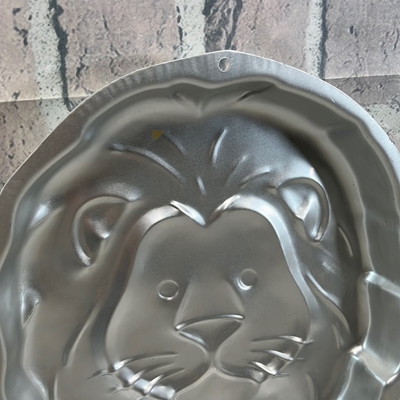 Wilton | Kitchen | Wilton Jungle Lion Cake Pan 994 Vintage | Poshmark